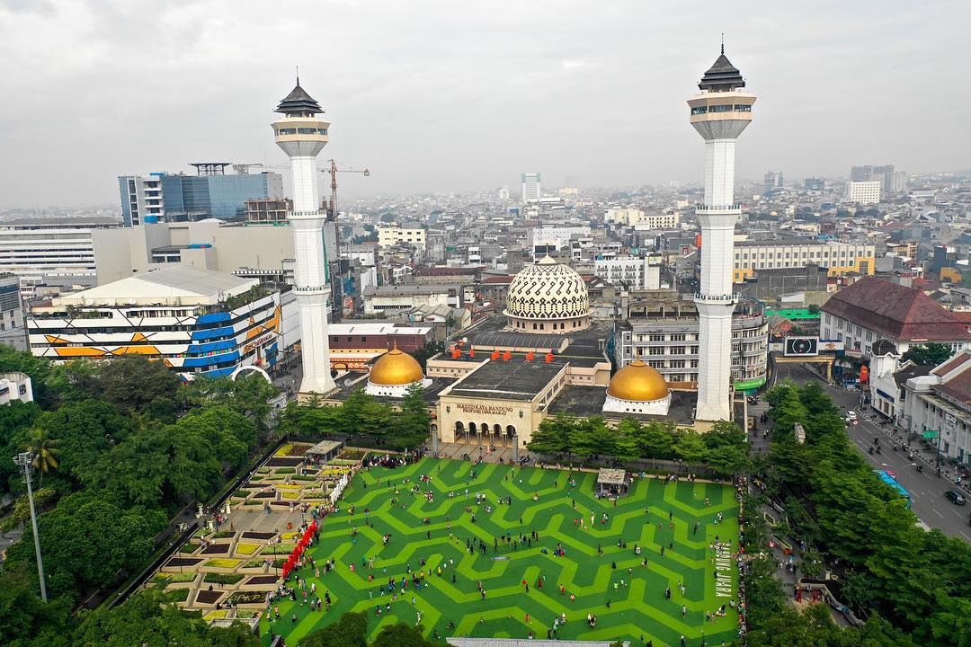 Masjid Raya Bandung – JejakPiknik.com