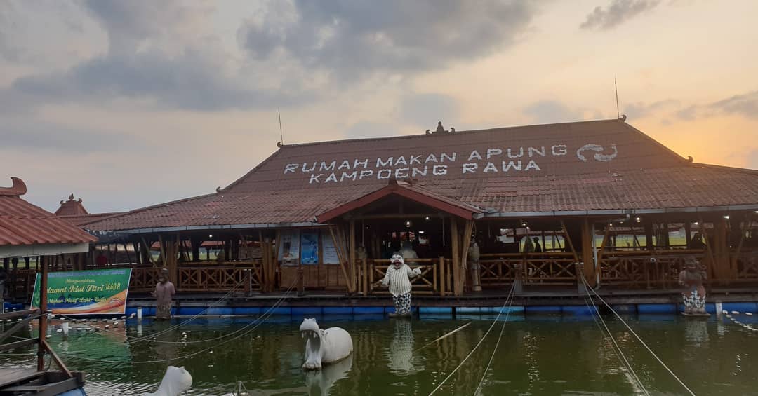 Kampung Rawa Ambarawa, Harga Makanan Kampoeng Wisata Apung Semarang ...
