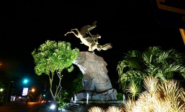5 Patung Pangeran Diponegoro di Magelang Monas Jakarta Undip Semarang ...
