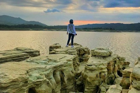 Keindahan Alam yang Memikat di Waduk Wadaslintang Jawa Tengah ...