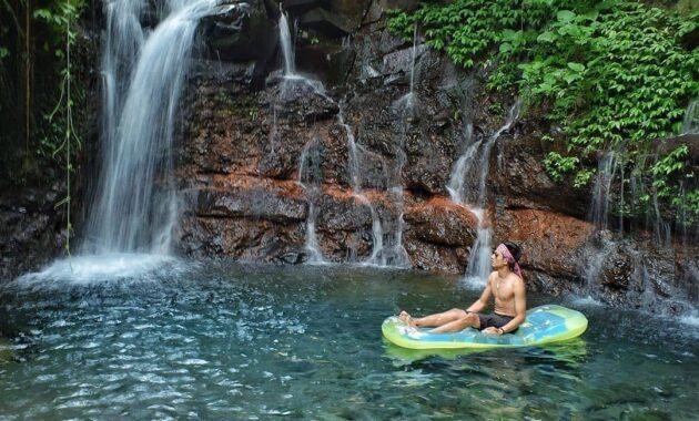 10 Gambar Curug Cipeuteuy Majalengka Harga Tiket Masuk