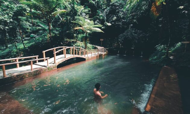 10 Gambar Curug Cipeuteuy Majalengka Harga Tiket Masuk