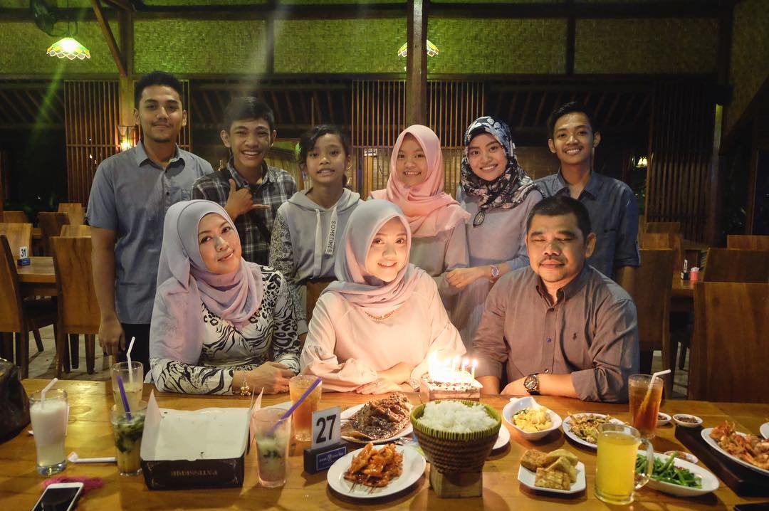 Daftar Menu Rumah Makan Gubug Mang Engking Minggir Godean Sleman Pusat ...