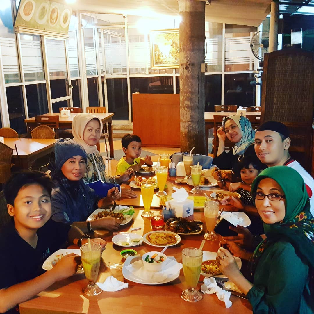 Harga Menu Telaga Seafood Restaurant Cibubur 2023 Buka Jam Restoran ...