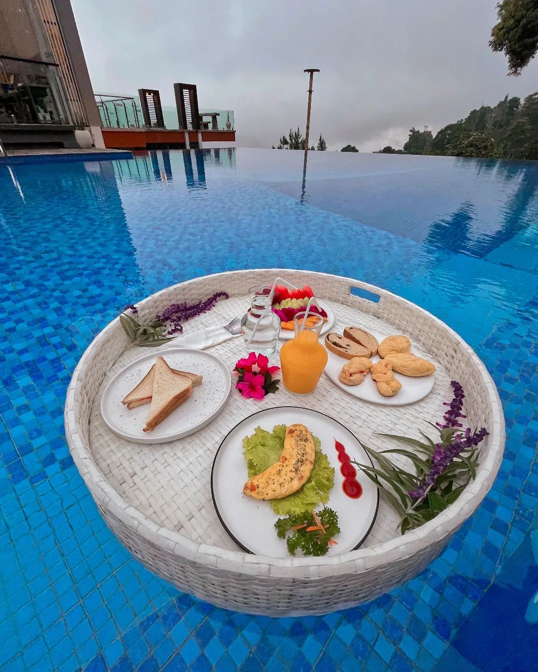 10 Foto De Pointe Resort Puncak 2023 Daftar Harga